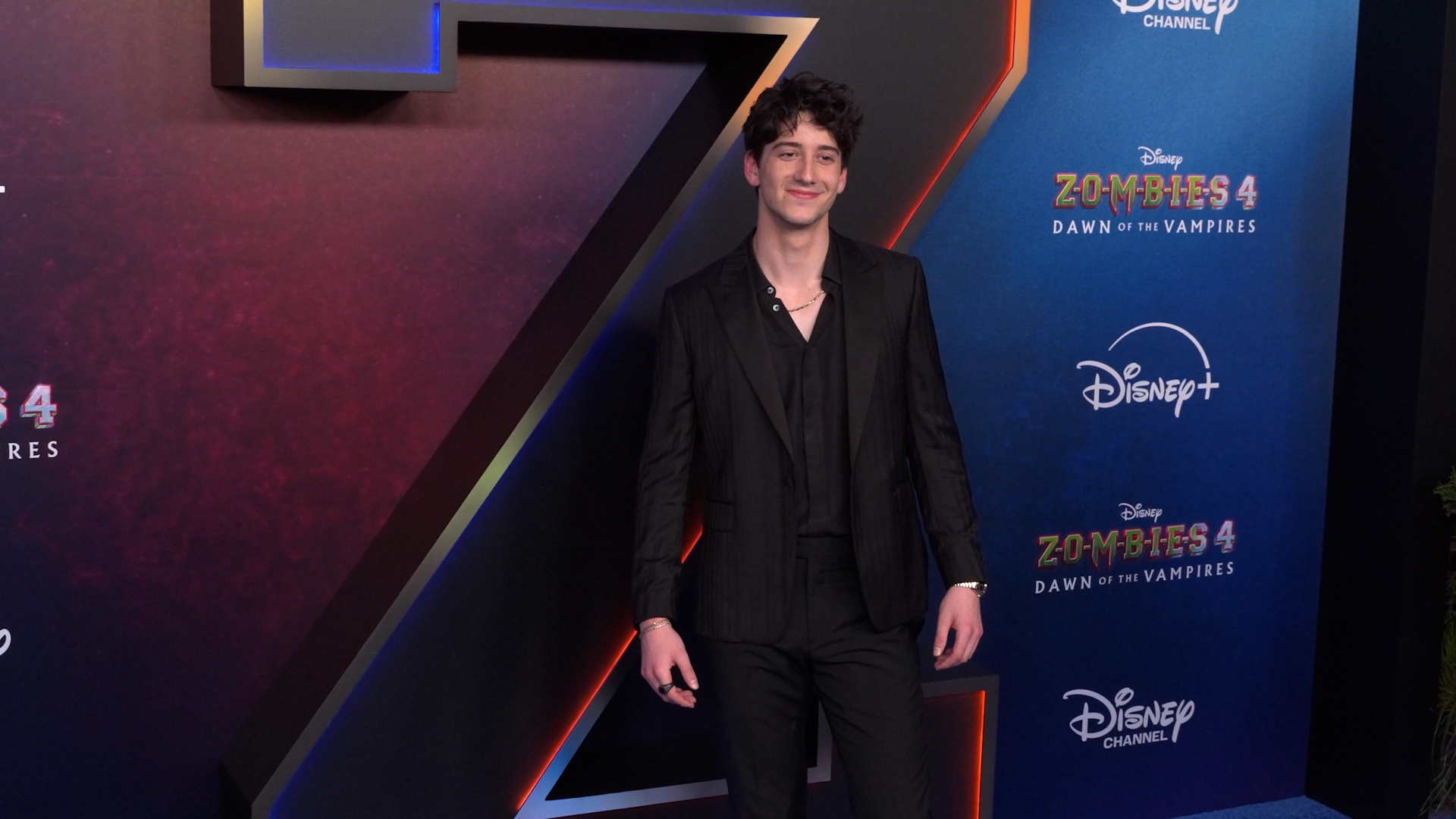 Teagan Croft et Milo Manheim incarneront Raiponce et Flynn Rider dans ...