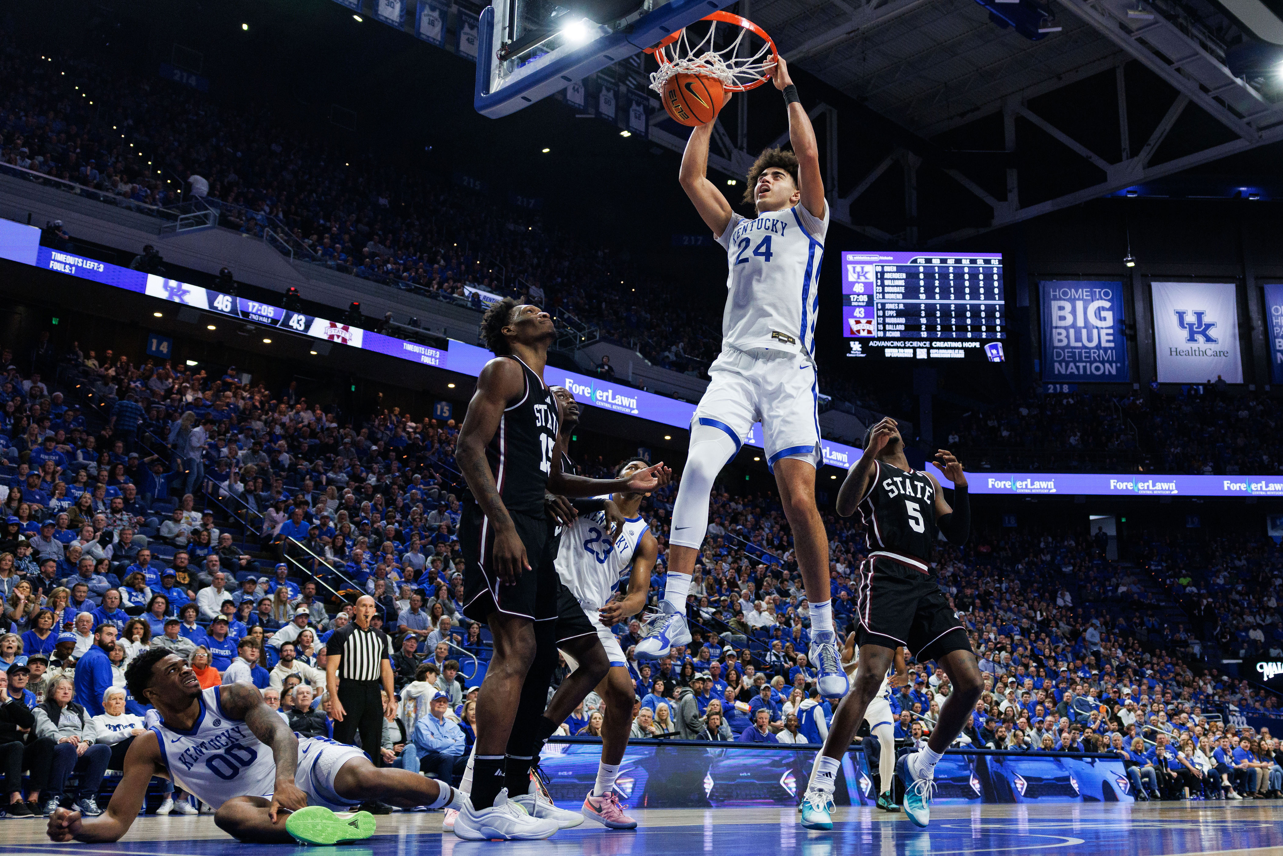 Sunday headlines: Kentucky football and basketball shine