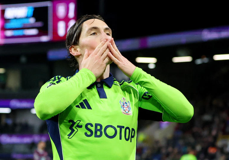 Transfer news live! Arsenal open talks; Chelsea defender targets