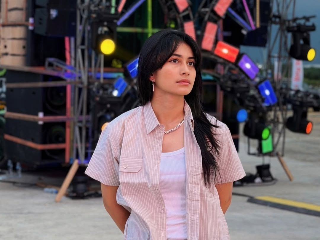 Heboh! Sintya Marisca mendadak pamer cincin di jari manis dan gandeng ...