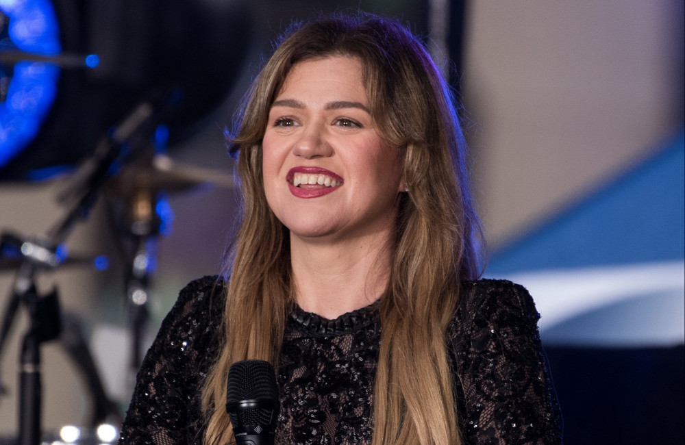 Kelly Clarkson shares update on how children are handling grief after ...