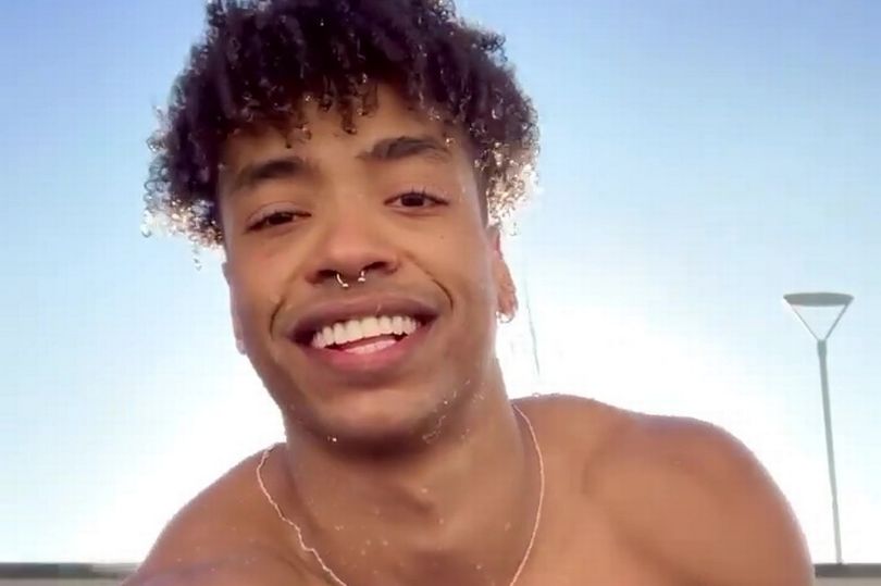 Popstar reveals her boyfriend is banned from America forcing them to ...