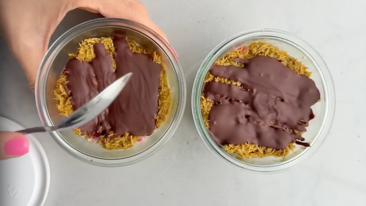 Dubai chocolate overnight oats | A viral-inspired breakfast treat