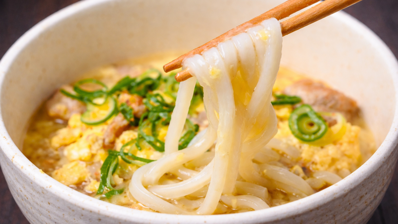 How to make comforting egg drop udon at home