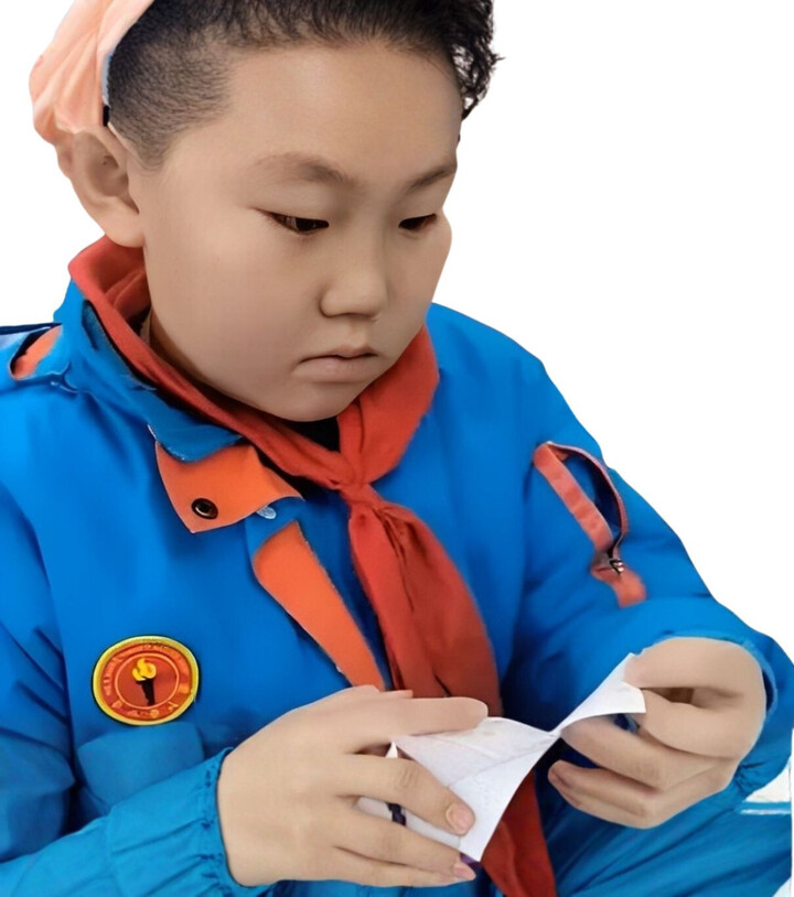 Cậu bé tiểu học 'lớn lên muốn làm bảo vệ' gây bão mạng xã hội