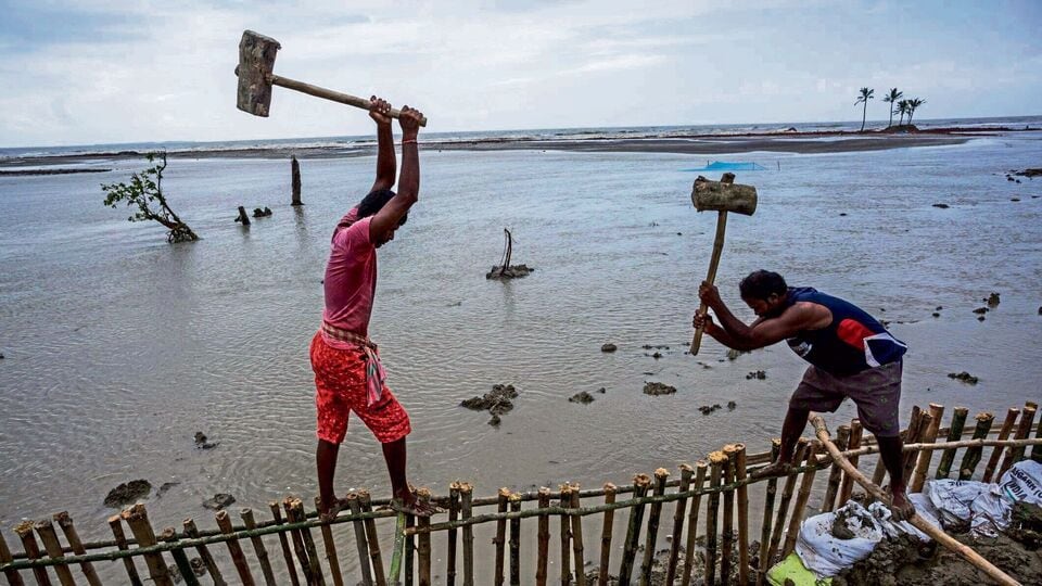 Book review: In Amitav Ghosh's 'Ghost-Eye', the climate crisis meets ...
