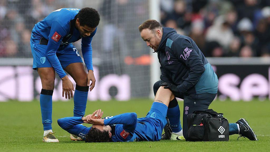 Unal 'out for some time' with muscle injury - Iraola