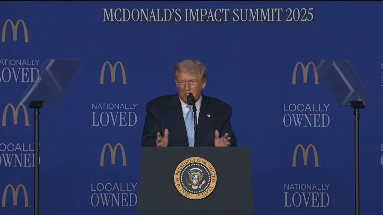 'Who do you think wins?': Trump puts his childish behavior on display ...