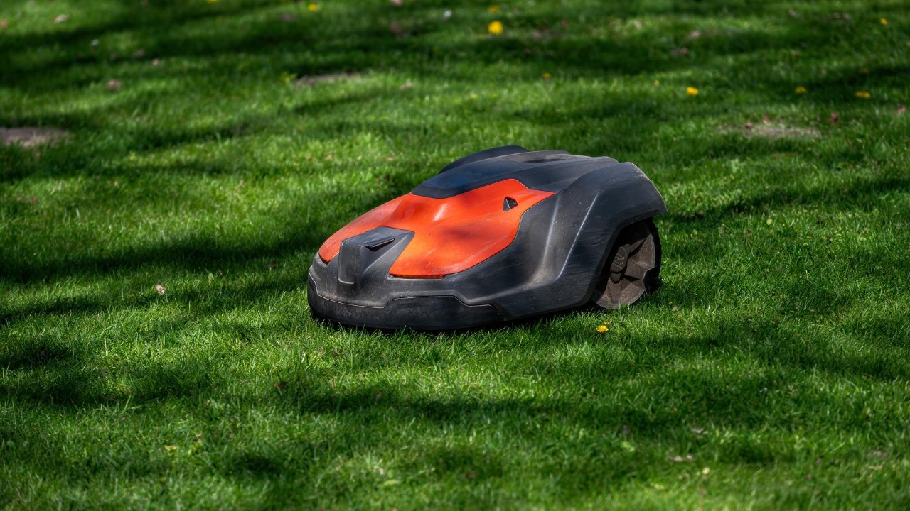 Segway’s robot mower finishes 1 acre in 11 hours flat