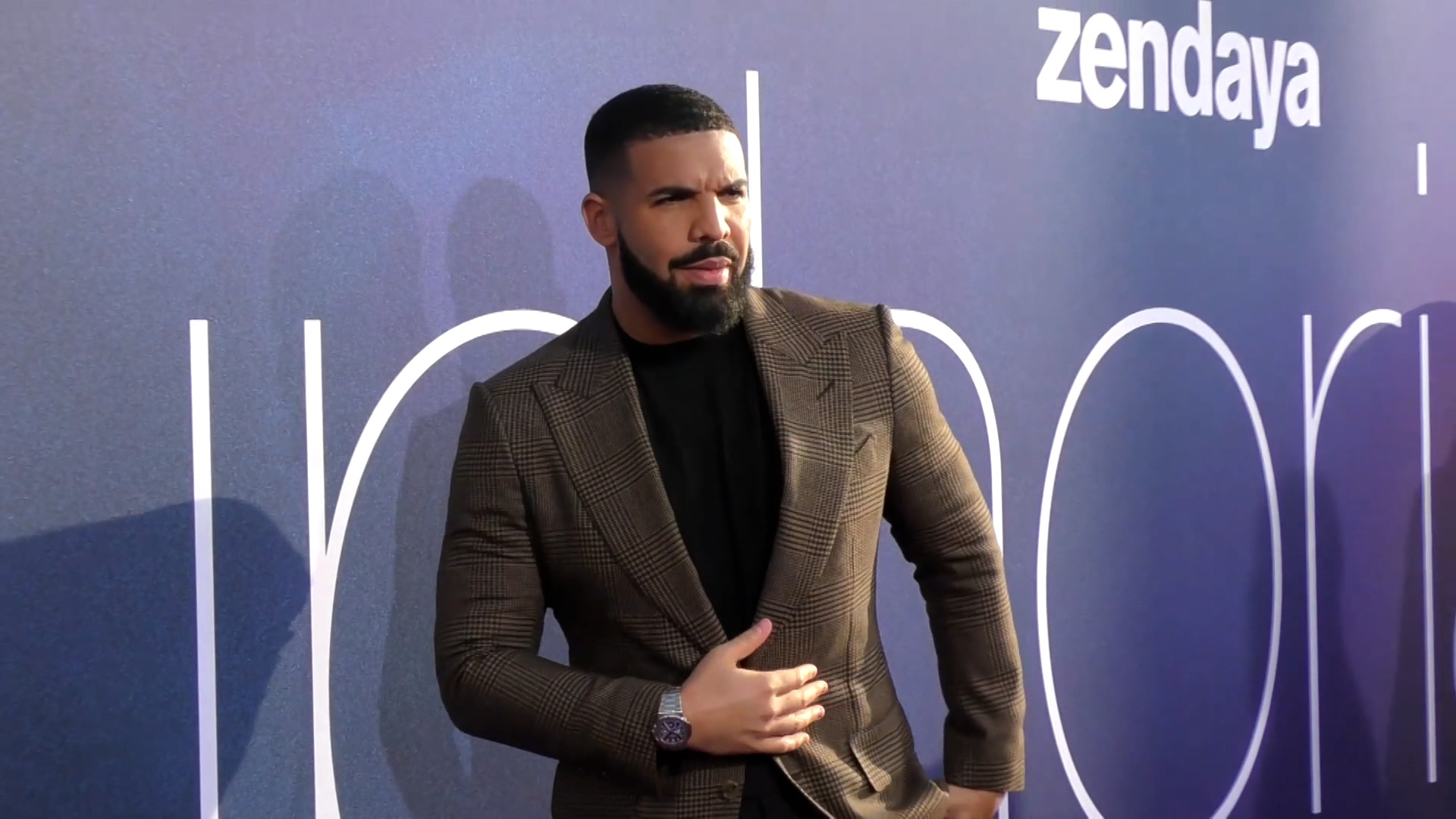 Sống như một huyền thoại: Khám phá lối sống siêu xa hoa của Drake