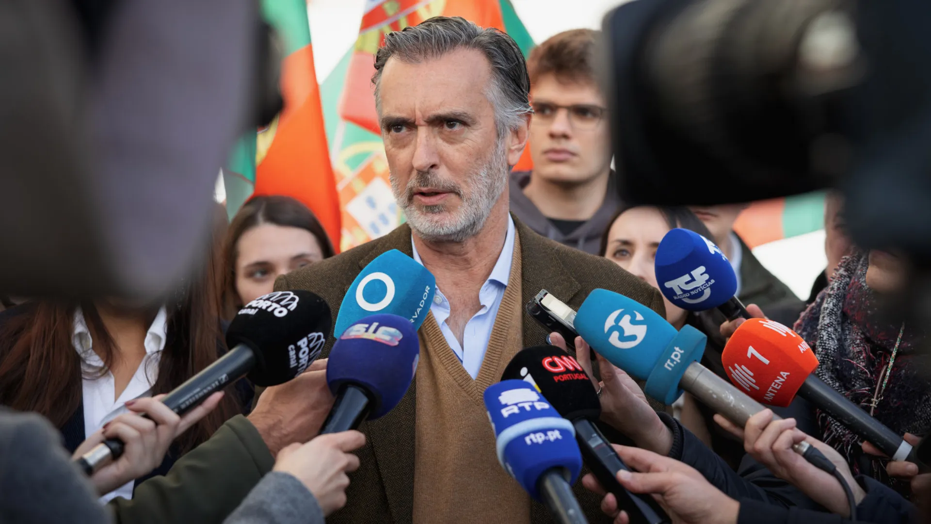 AO MINUTO: Cotrim "Nunca houve queixa"; Pinto "respeita" voto "por medo"