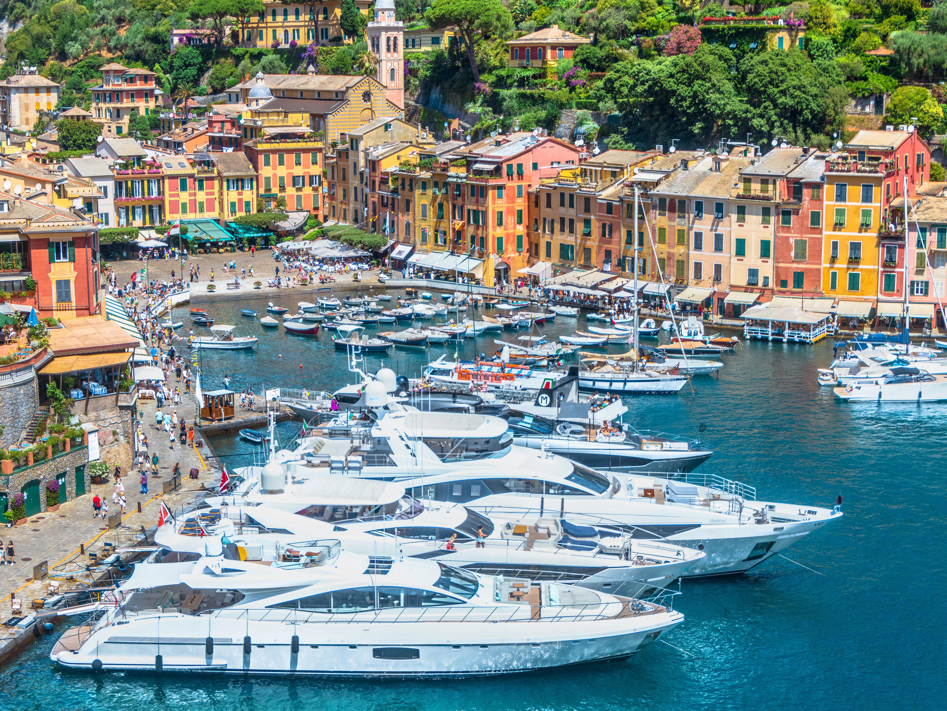 A superyacht broker shares 3 surprising things about selling boats to ...