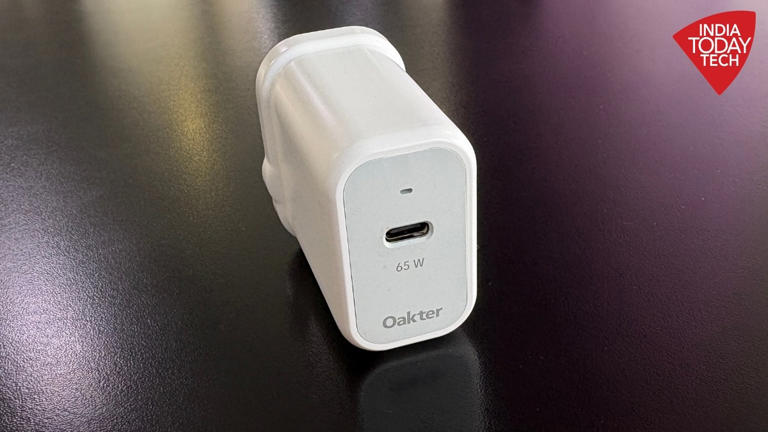 Oakter 65W GaN charger review: Compact design, steady fast charging
