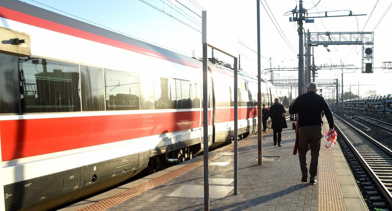 Treno fermo nell’Aretino, mattinata di ritardi per l’Alta Velocità
