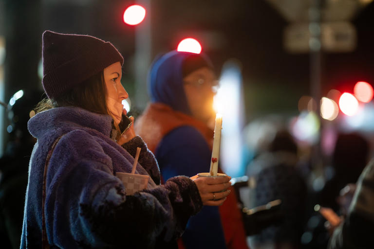 'We have to show up': Outraged Portlanders gather in the hundreds to ...