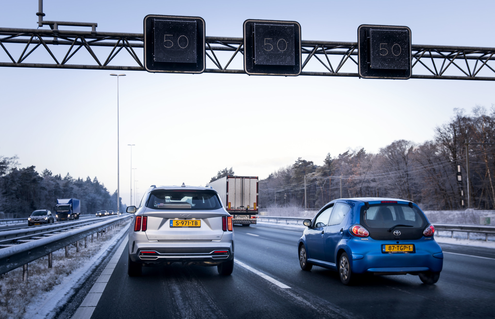Code oranje door ijzel, Rijkswaterstaat waarschuwt: 'Ga de weg niet op'