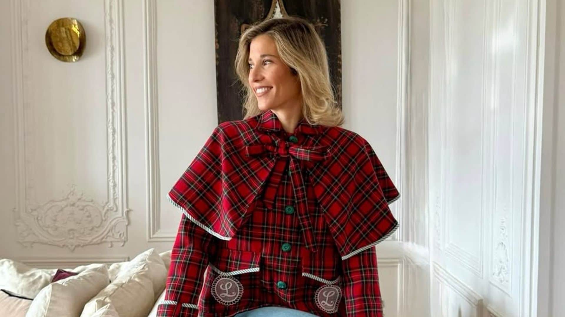 Inés de Cominges, muy escocesa, con una capa de tartán y nuevo corte de ...