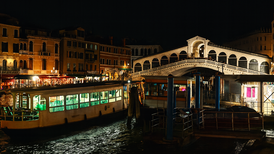 A nighttime stroll in romantic Venice