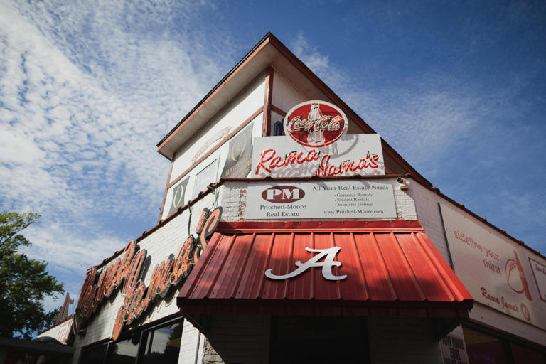 ‘This place is absolutely unreal’: Viral travel stars in awe of iconic ...