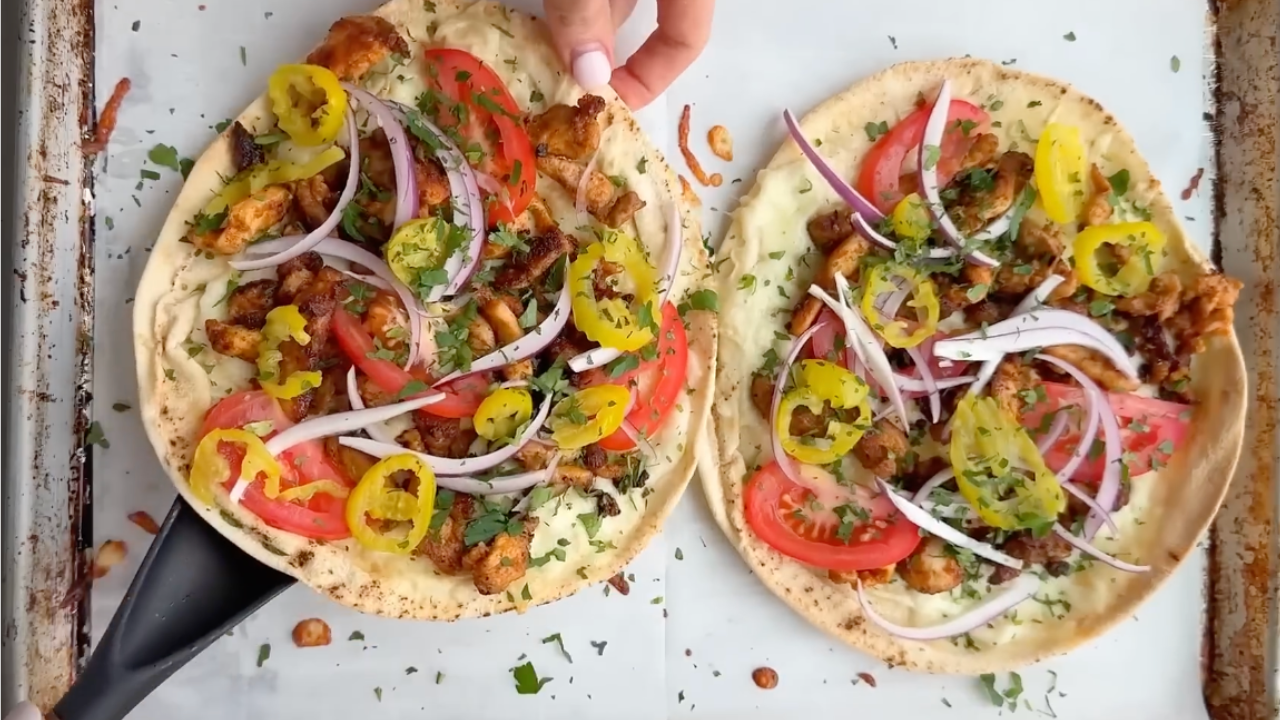 Garlic chicken pita pizza | Easy personal pizzas with big flavor