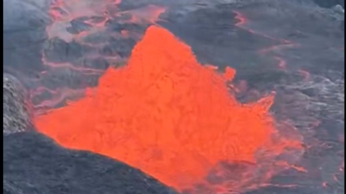 Watch: Hawaii's Kilauea volcano erupts with dome-like 50-foot-tall lava ...