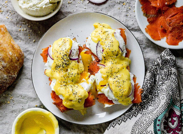 7 chain restaurants still cooking eggs to order at breakfast