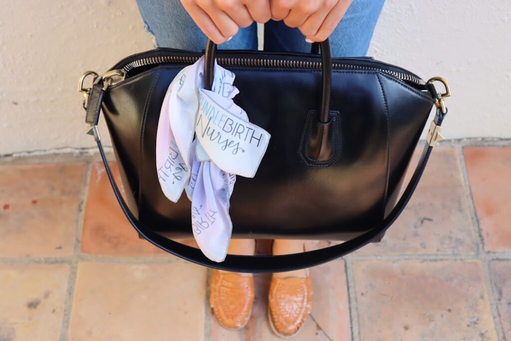 18 tips for thrifting high-quality vintage handbags