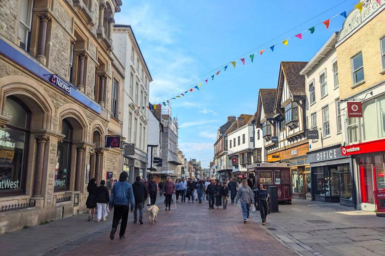 3 reasons why High Street retailers are shutting their stores ...