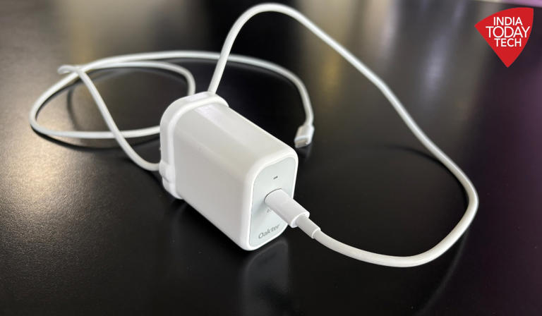 Oakter 65W GaN charger review: Compact design, steady fast charging