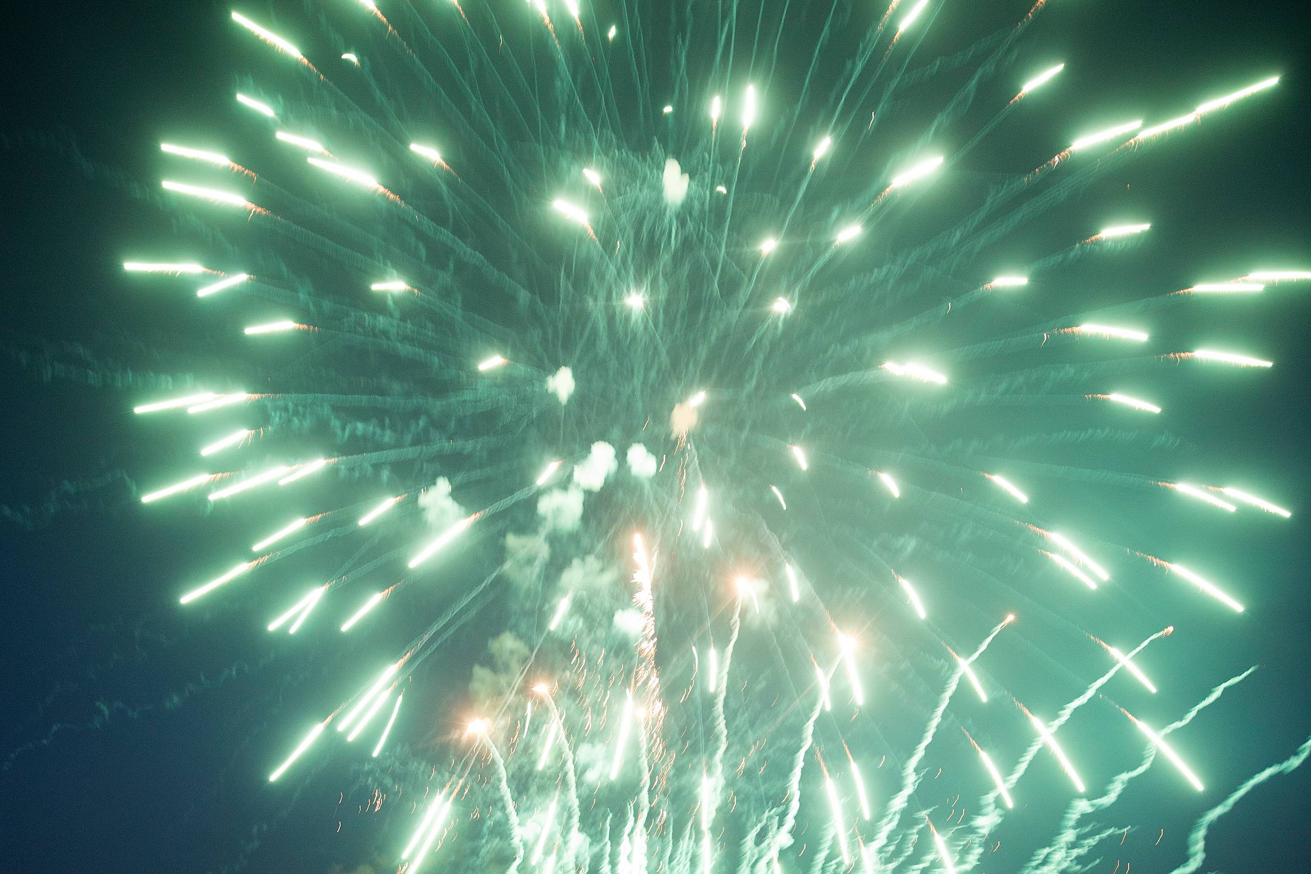 Skyder mod politigård og eksploderer lige foran betjent – tre personer ...