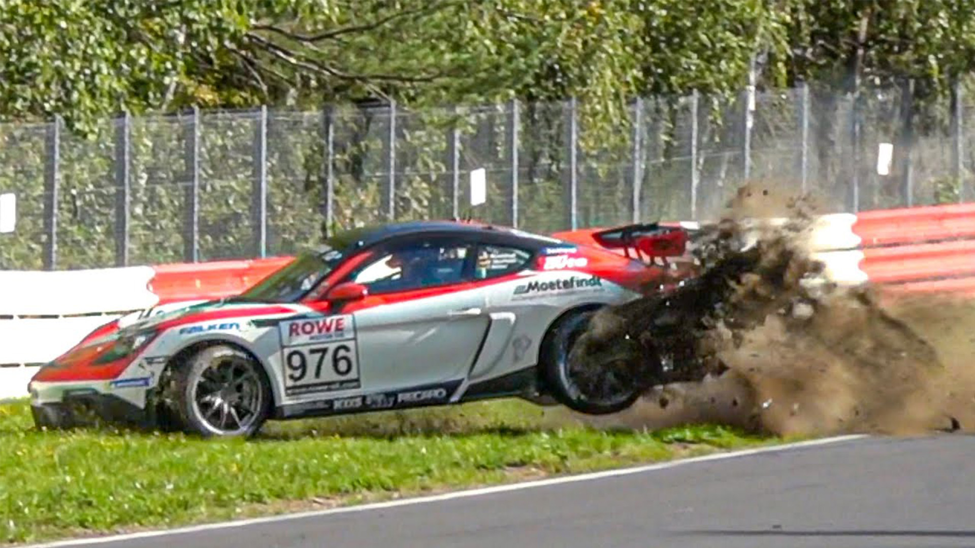 Intense Moment Porsche Cayman