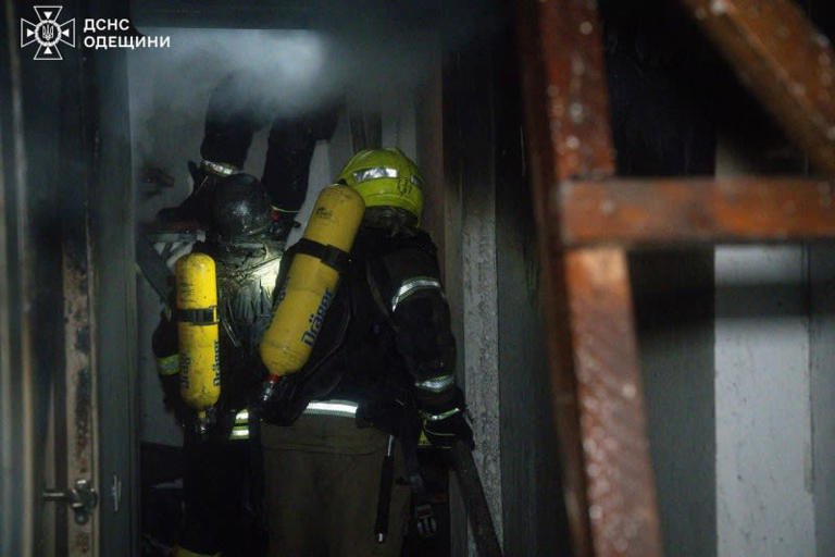 Evening Russian strike on Odesa: Residential building on fire, lyceum ...