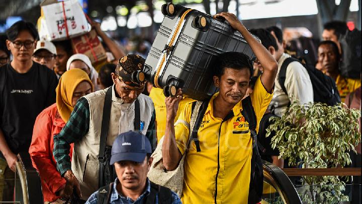 46 ribu penumpang kereta api tinggalkan Jakarta hari ini - MENGGAPAI ASA