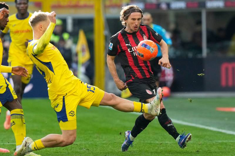 Il Milan cala il tris al Verona con un super Nkunku e vola in testa ...