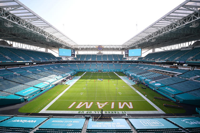 How to watch Buccaneers vs. Dolphins: NFL Week 17 schedule, TV channel ...