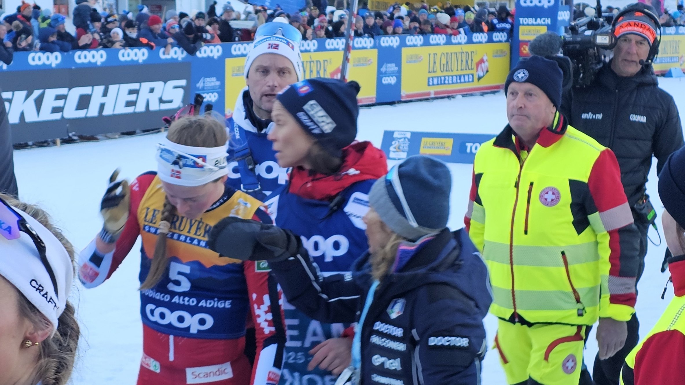 Norsk drama: Profil måtte få hjelp