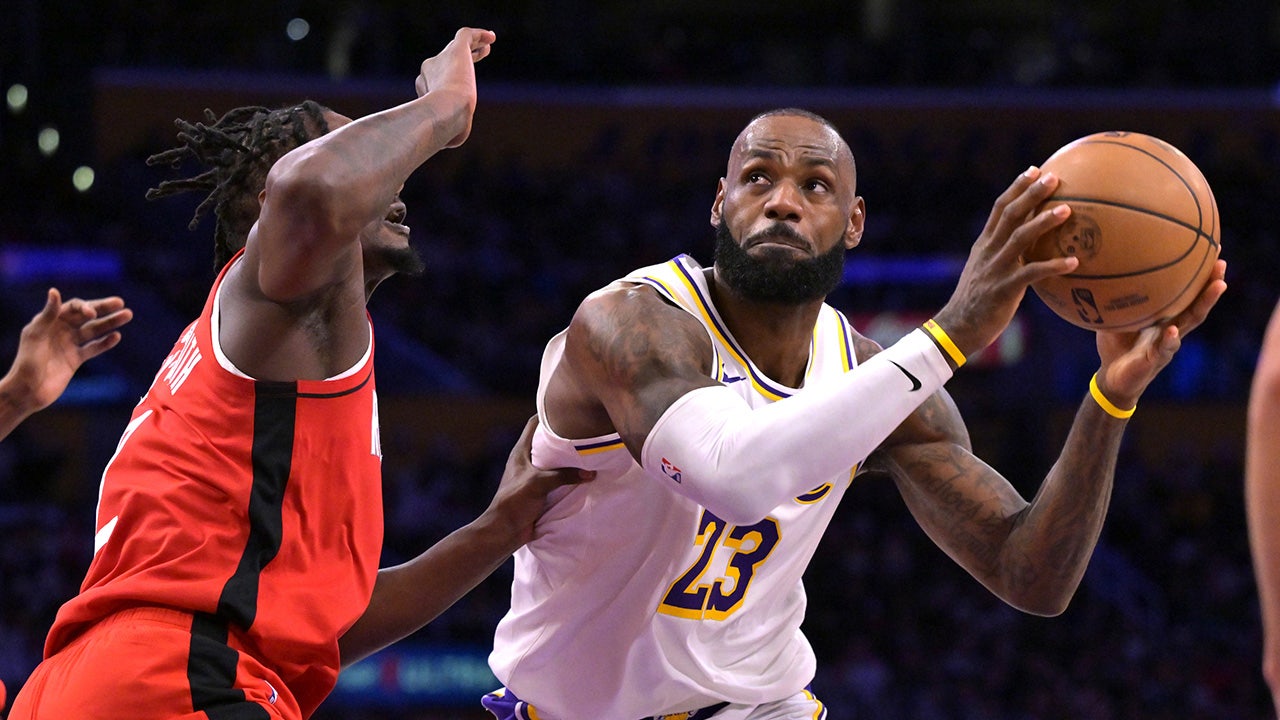 LeBron James hit with harsh reality check as Lakers struggle: 'It hasn ...