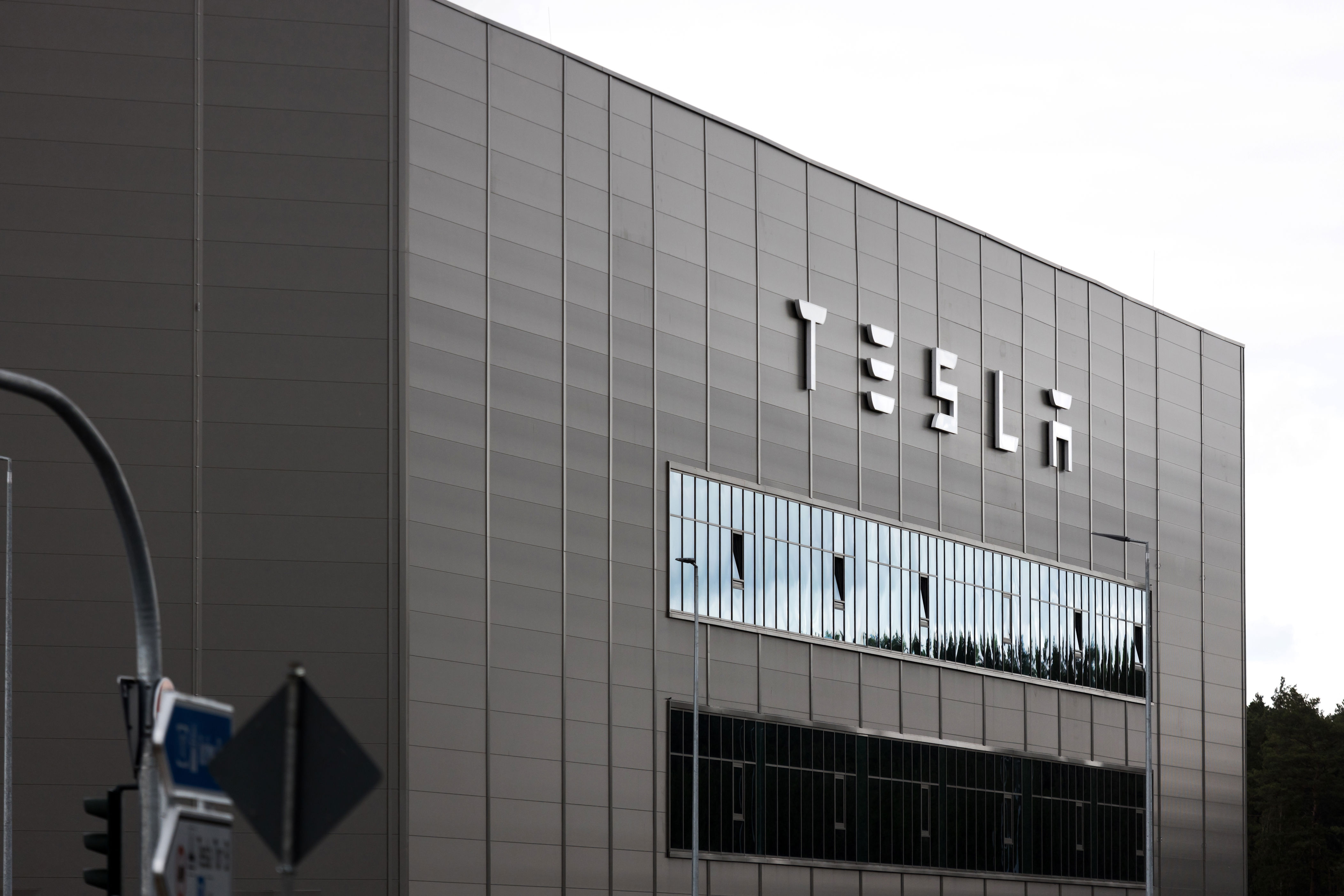 Tesla-fabrieksdirecteur wijst cao-eisen Duitse vakbond IG Metall ...