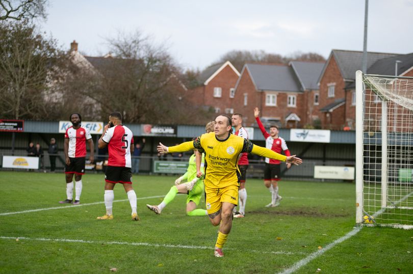 Plymouth Parkway suffer Devon derby defeat as Tiverton win in stoppage-time