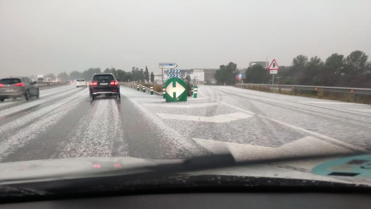 Carreteras cortadas y metro parado por la lluvia en Valencia