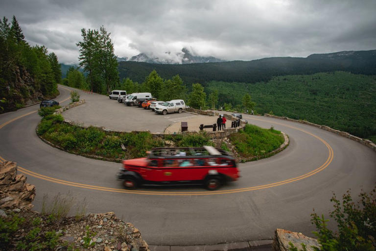 Glacier National Park red bus tour: A review
