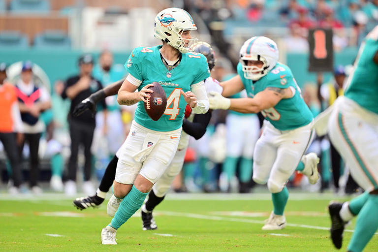 Quinn Ewers' first NFL TD pass is record play for this year's Dolphins
