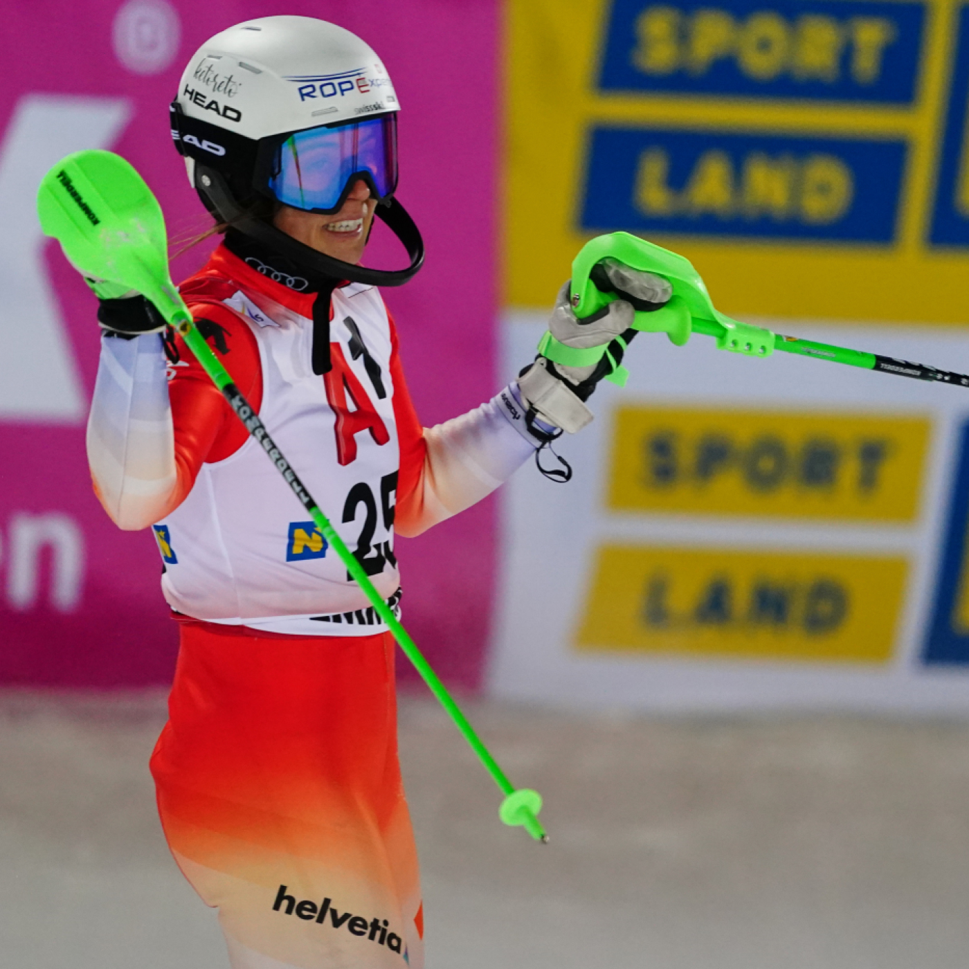 Camille Rast battue d'un cheveu par la reine du slalom