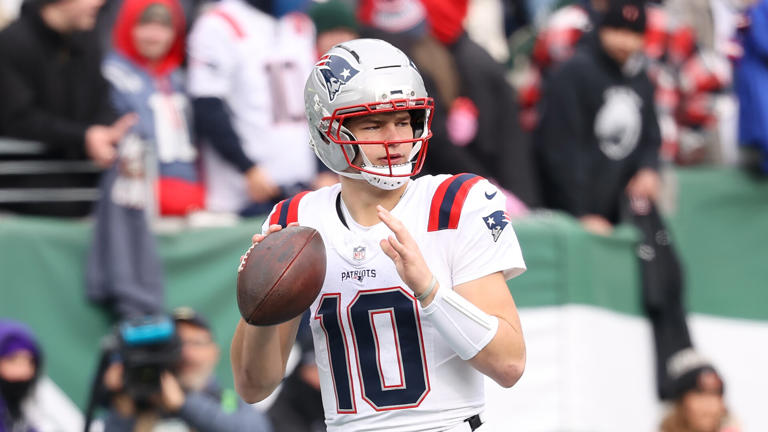 How do the 2025-26 NFL playoffs work? Teams, first-round byes, bracket ...