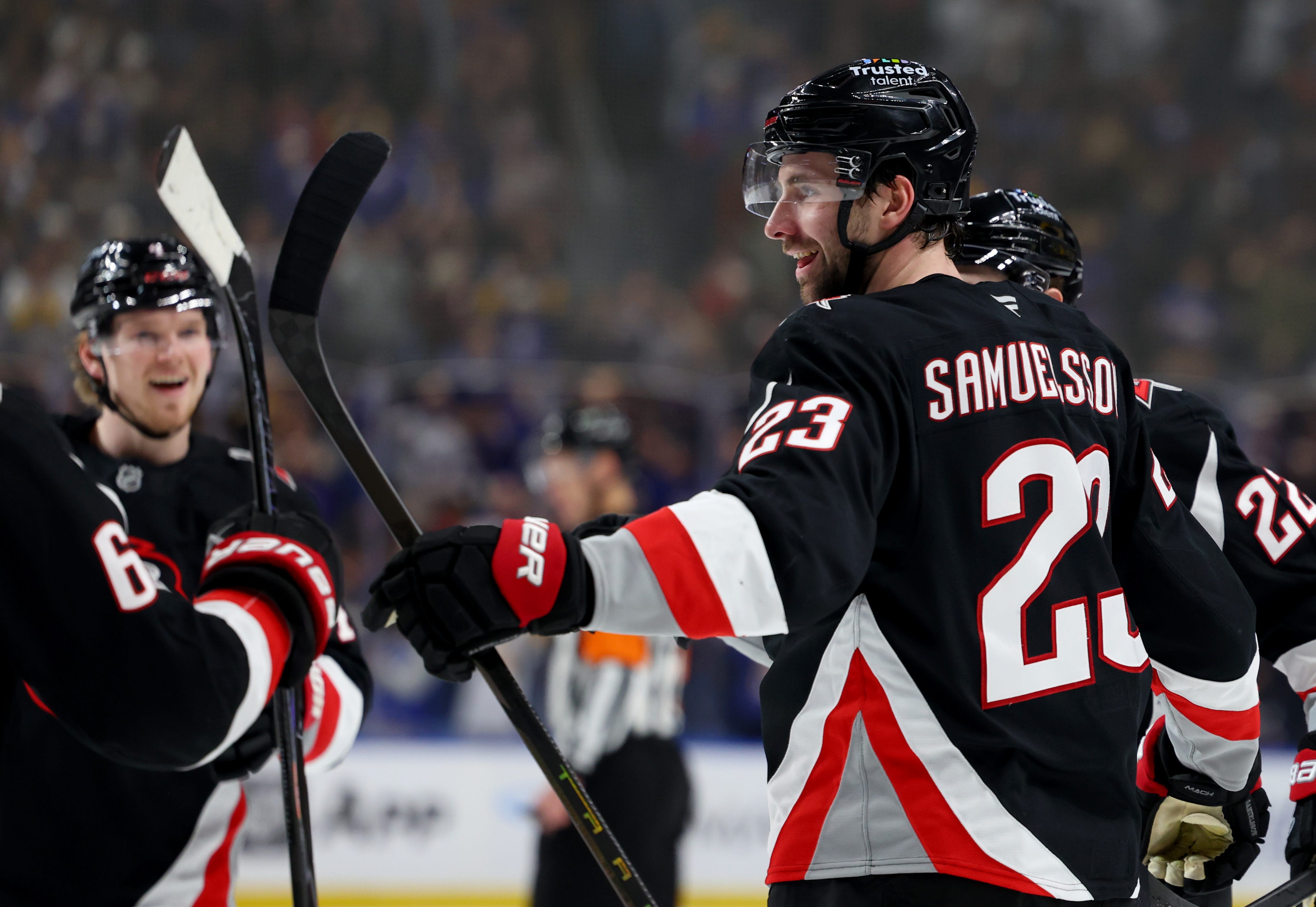 Sabres win eighth-straight game with victory over Bruins