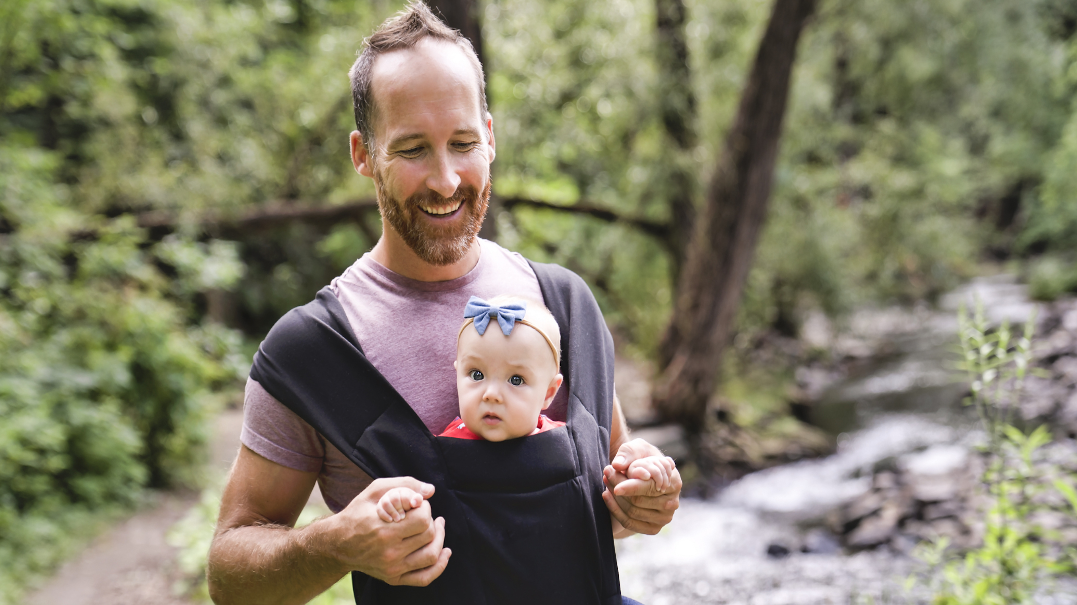 People are dragging a man for his unhinged views on dads baby-wearing