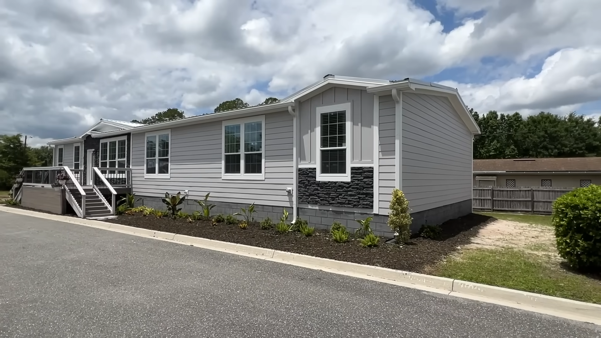 Off frame modular by Franklin Homes | 5 bed, 3 bath prefab house tour