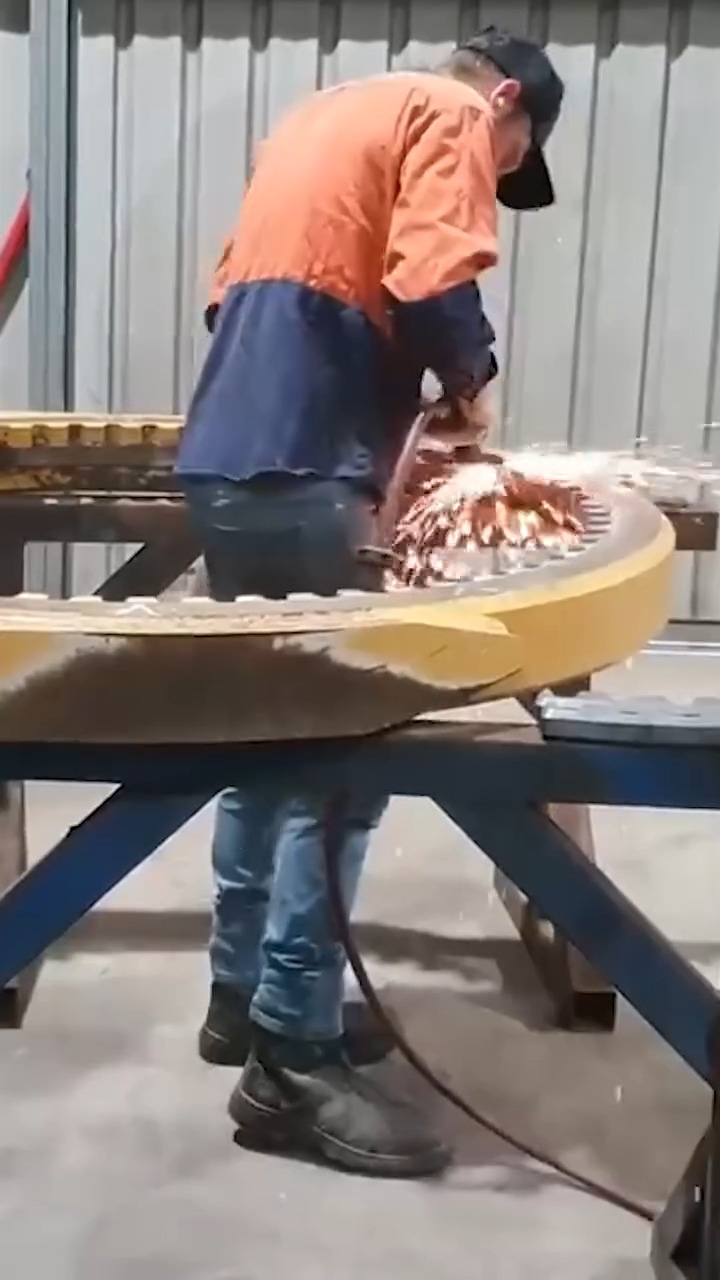 Repairing a worn motor grader circle