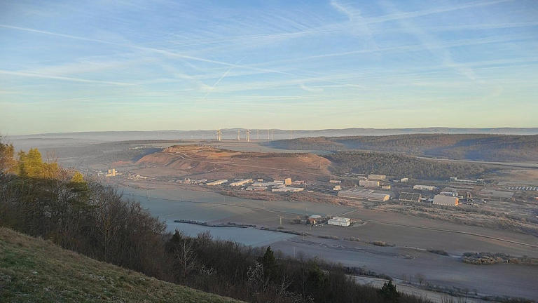 Winteridyll im Kyffhäuserkreis: Frost und Nebel zaubern Kunstwerke in ...