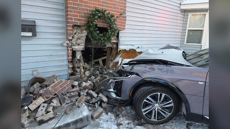 Snow Sunday morning causes several traffic crashes, closing parts of I ...